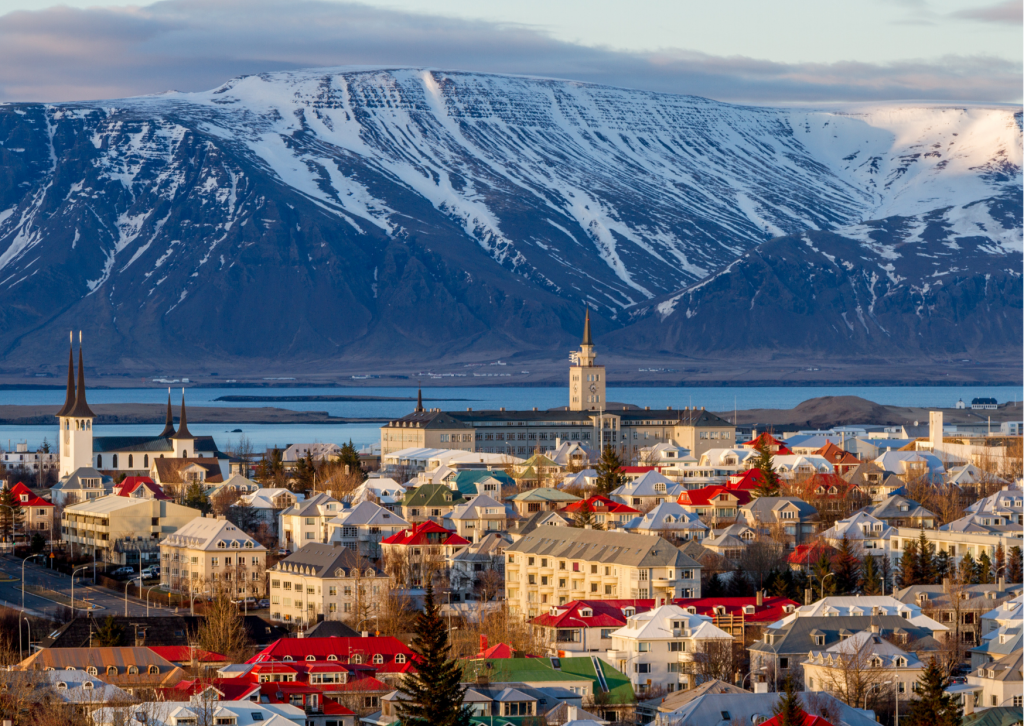Islandija. Užgesę ugnikalniai, lavos laukai ir elfų sakmės